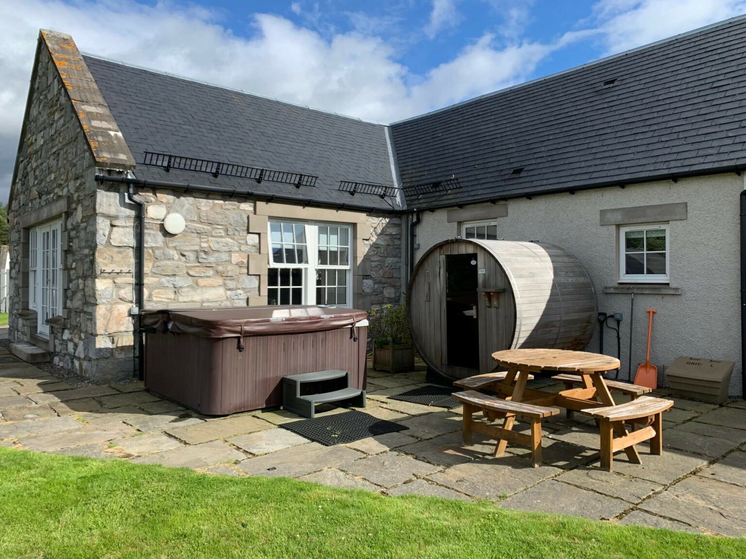 Self Catering Scotland, Luxury Holiday Cottages,Hot Tubs,5 Star Lodge